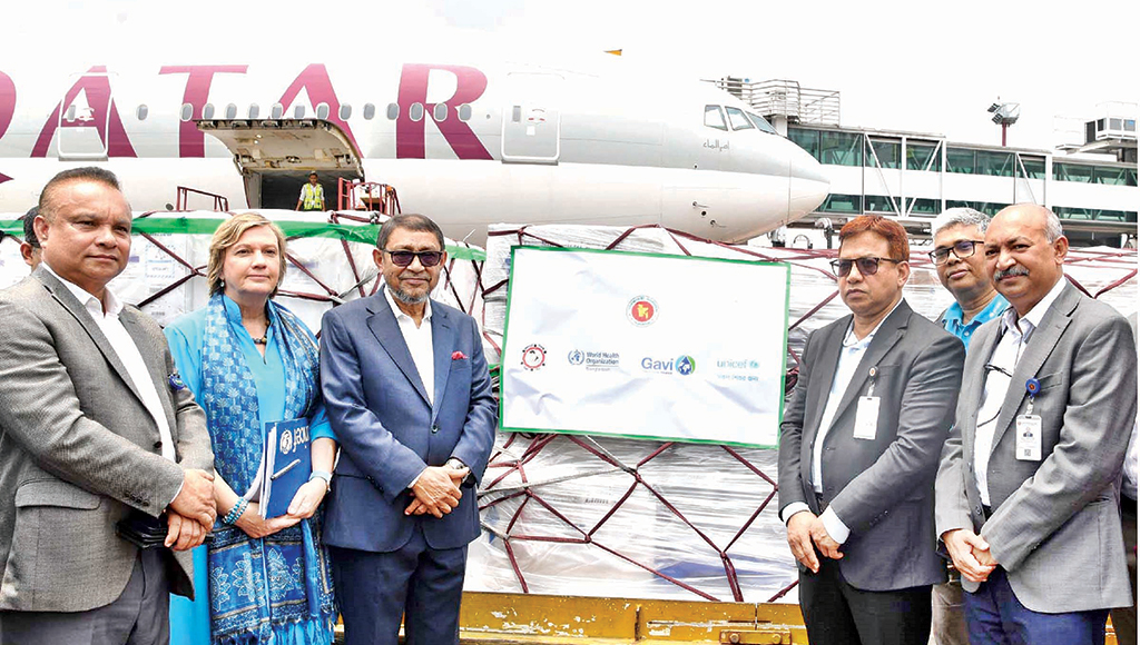 New Age | DMCH sets up 20-bed field hospital as measles surges